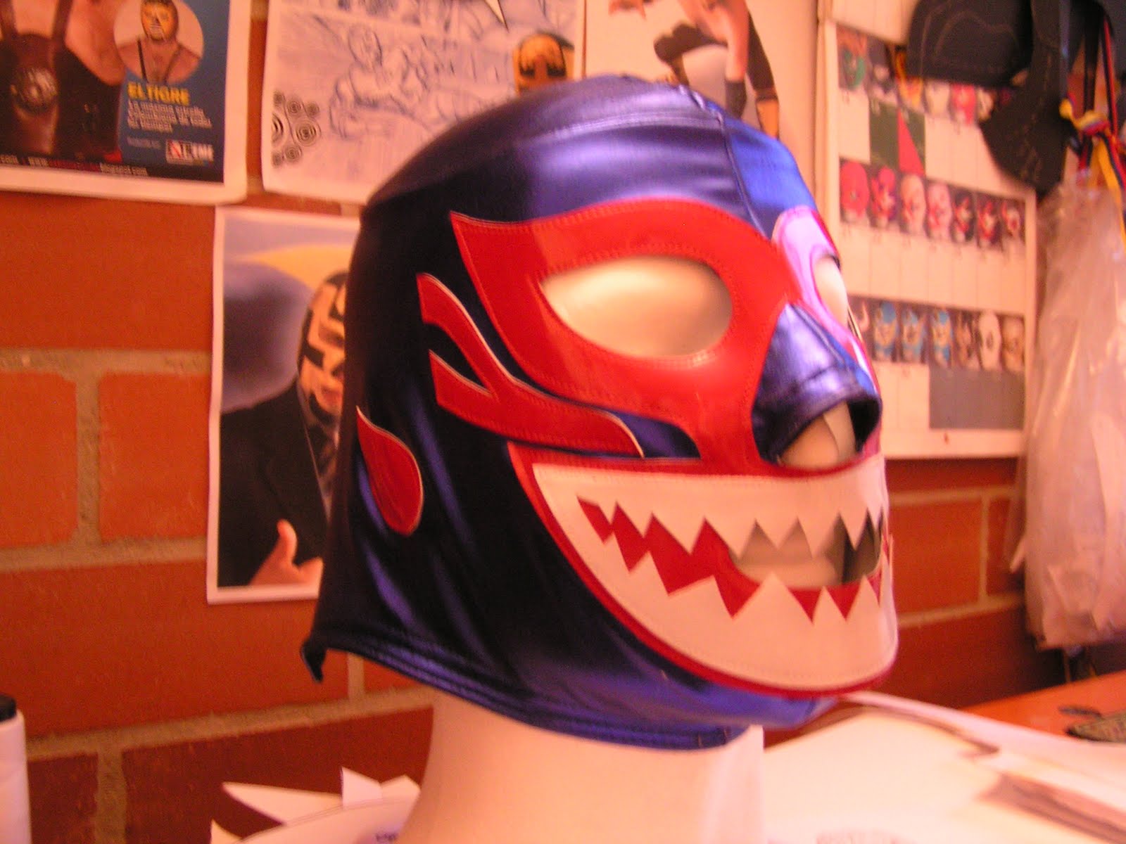 MIL MÁSCARAS SHARK By XTREME LUCHA ~ EXTREME LUCHA COLOMBIA