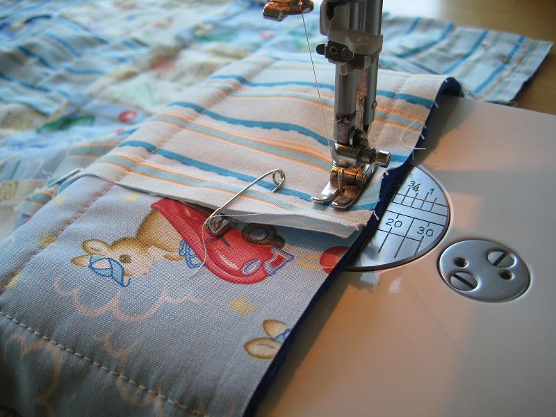 Frayed Seams Quilt | Quilting in the Rain