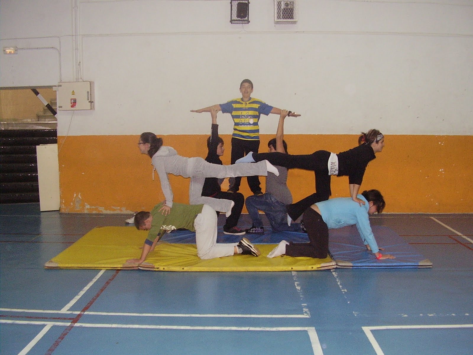 Educación y cooperación en movimiento: 2º ESO Acrosport.