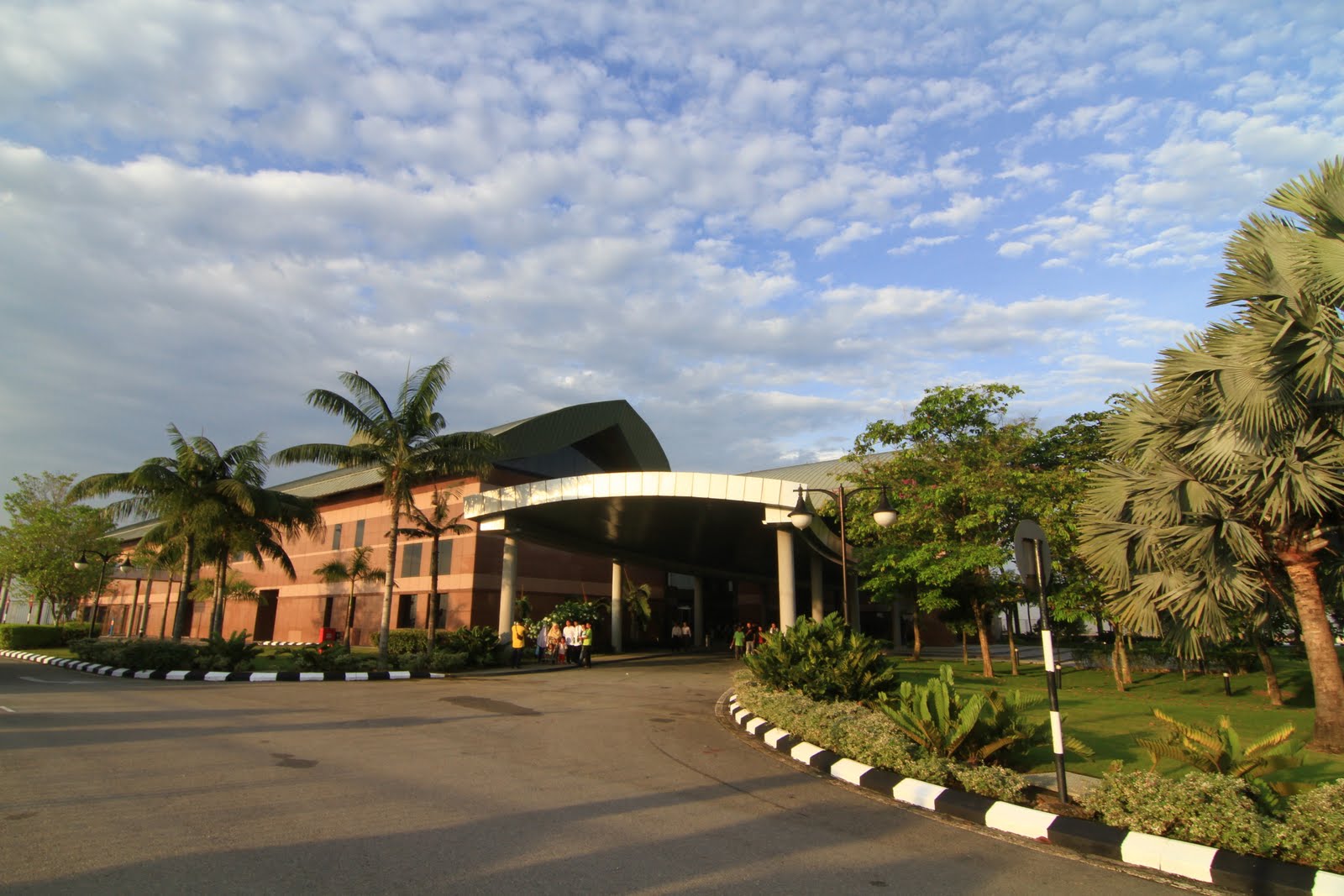 Ummu Asiah: LIFELINE 4 GAZA: Menyambut kepulangan WIRA di Kompleks ...