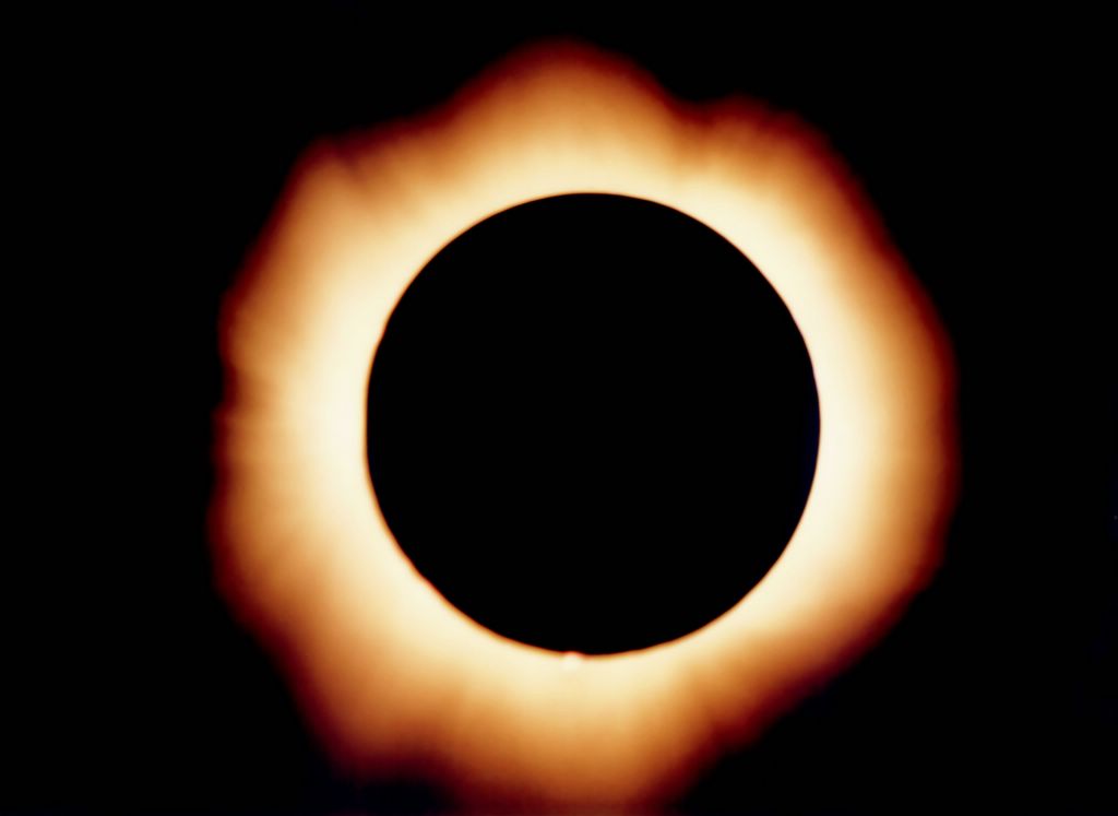 el universo: LOS ECLIPSES SOLARES
