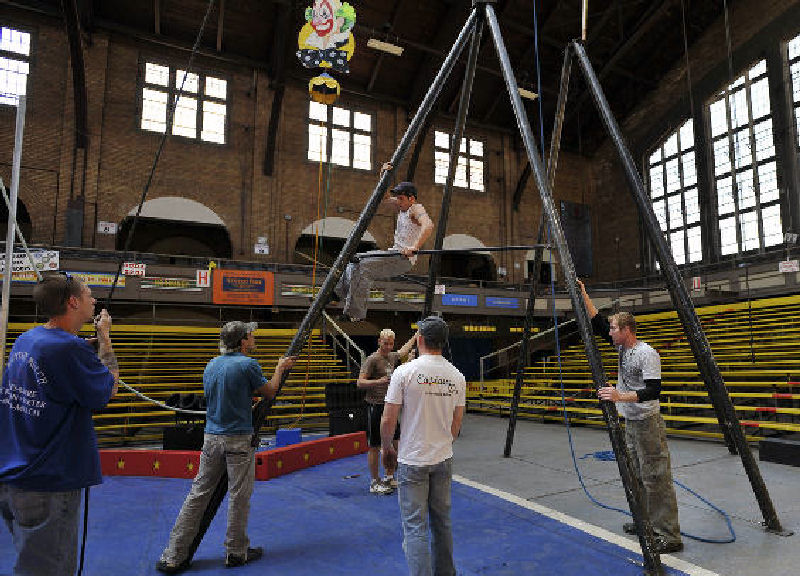 THE BALLOON MAN: IREM SHRINE CIRCUS--WILKES BARRE, PA