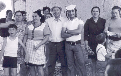 UN MUNDO FAMILIAR: ANGELA MARIA QUINTERO