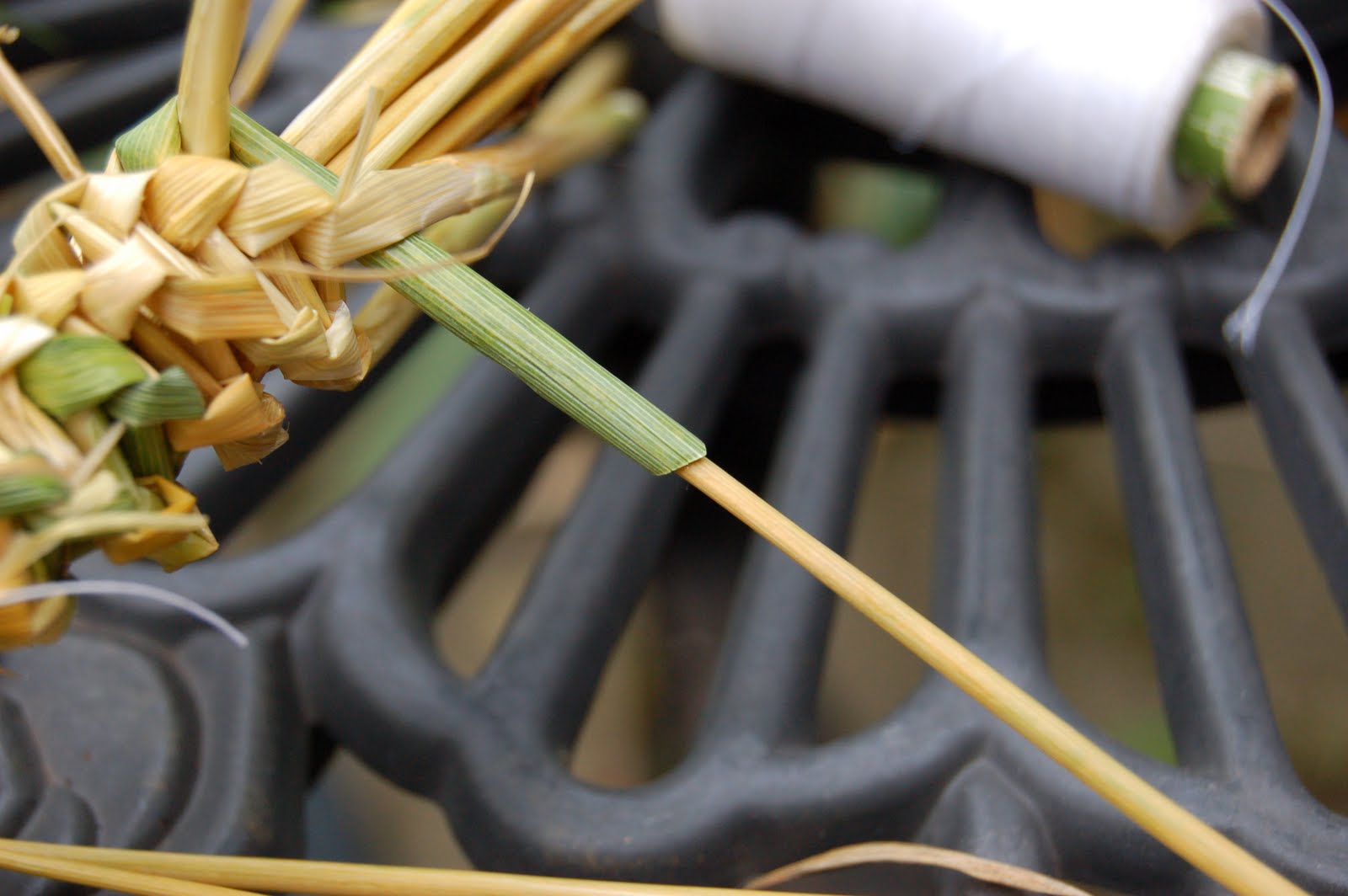Auntie Anne's extremely useful stuff: How to make a corn dolly