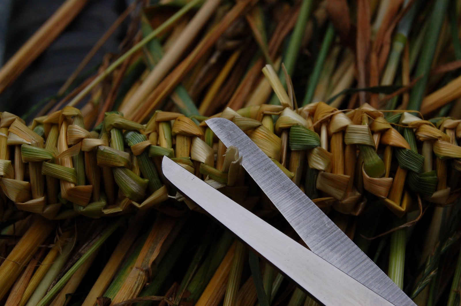 Auntie Anne's extremely useful stuff: How to make a corn dolly
