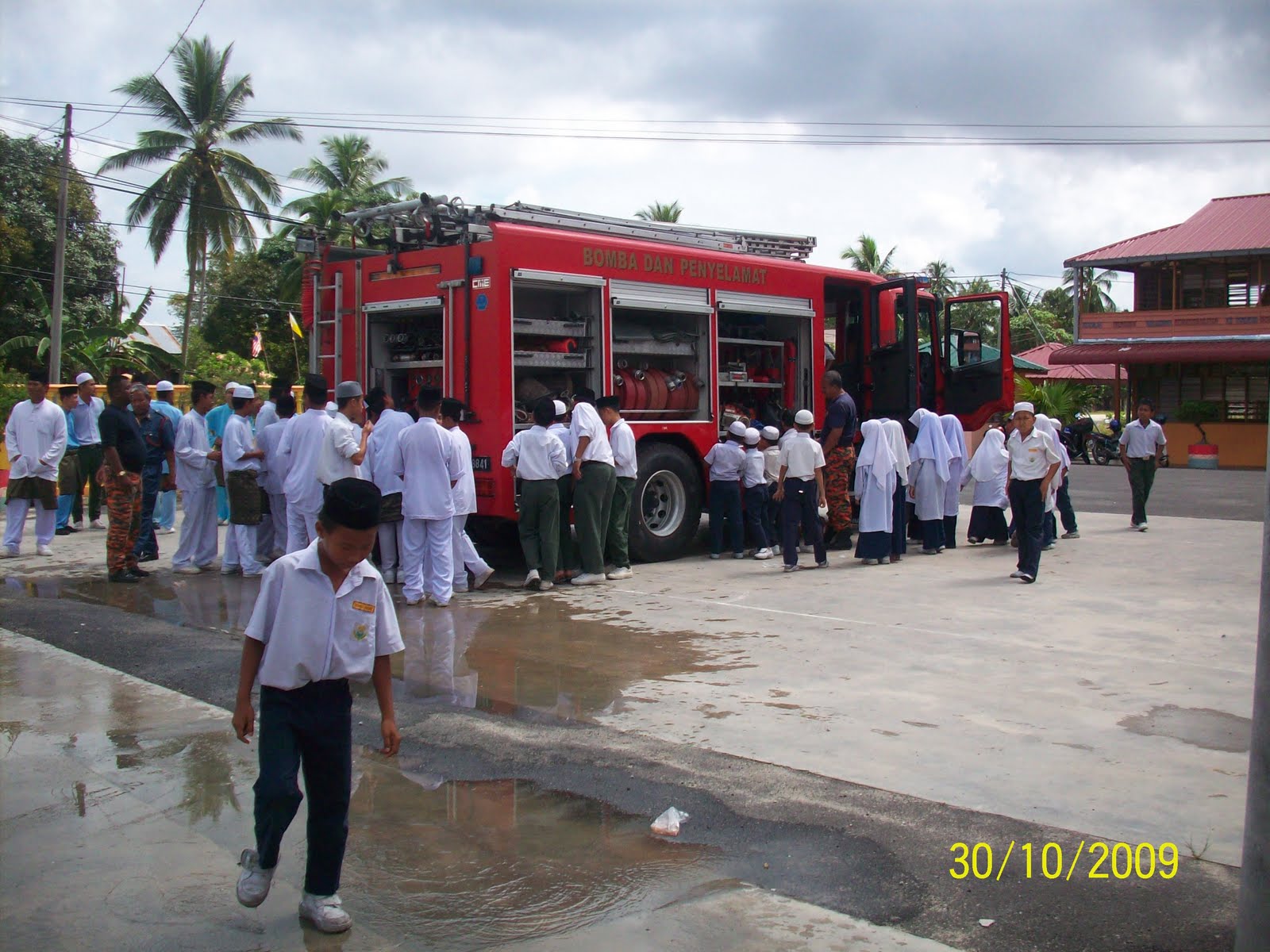 Sek Ren Agama Ar-Ridhwaniah: Pameran Dan Ceramah Kerjaya (Bomba,Polis)