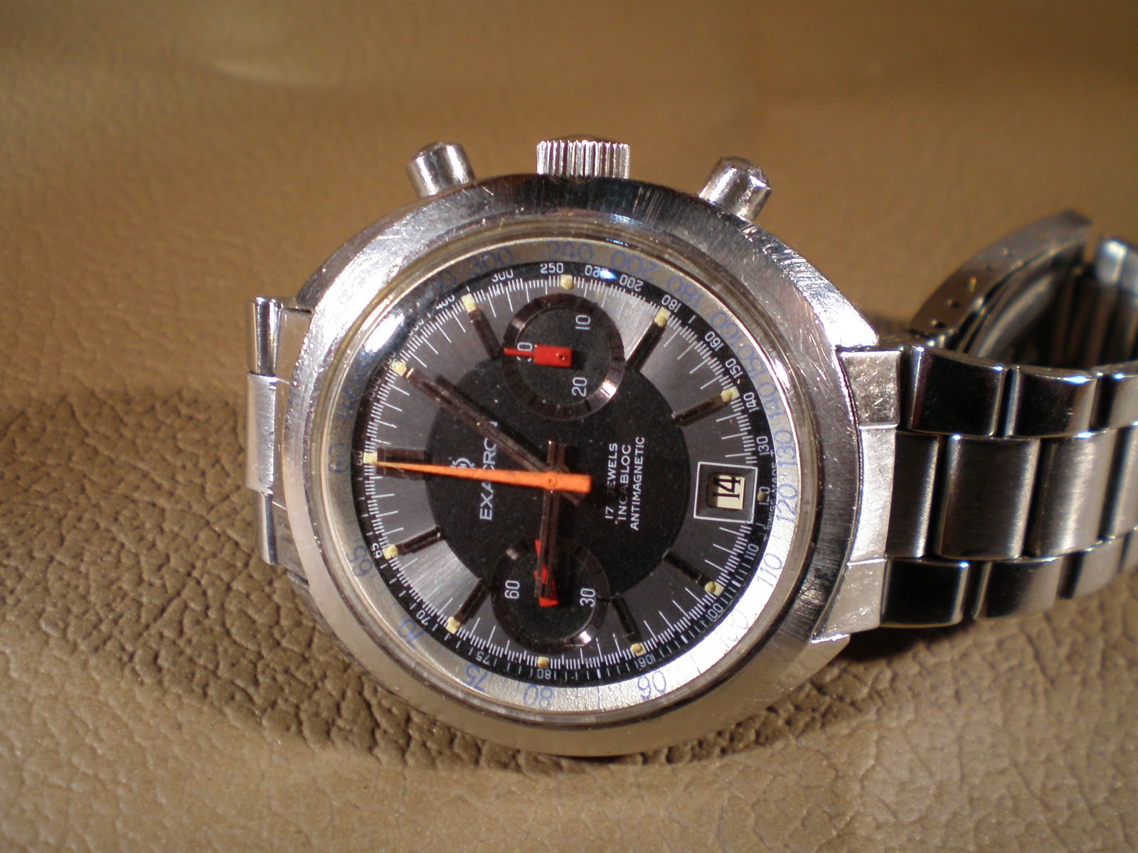 watchopenia: Exacron Chronograph; Valjoux 7734