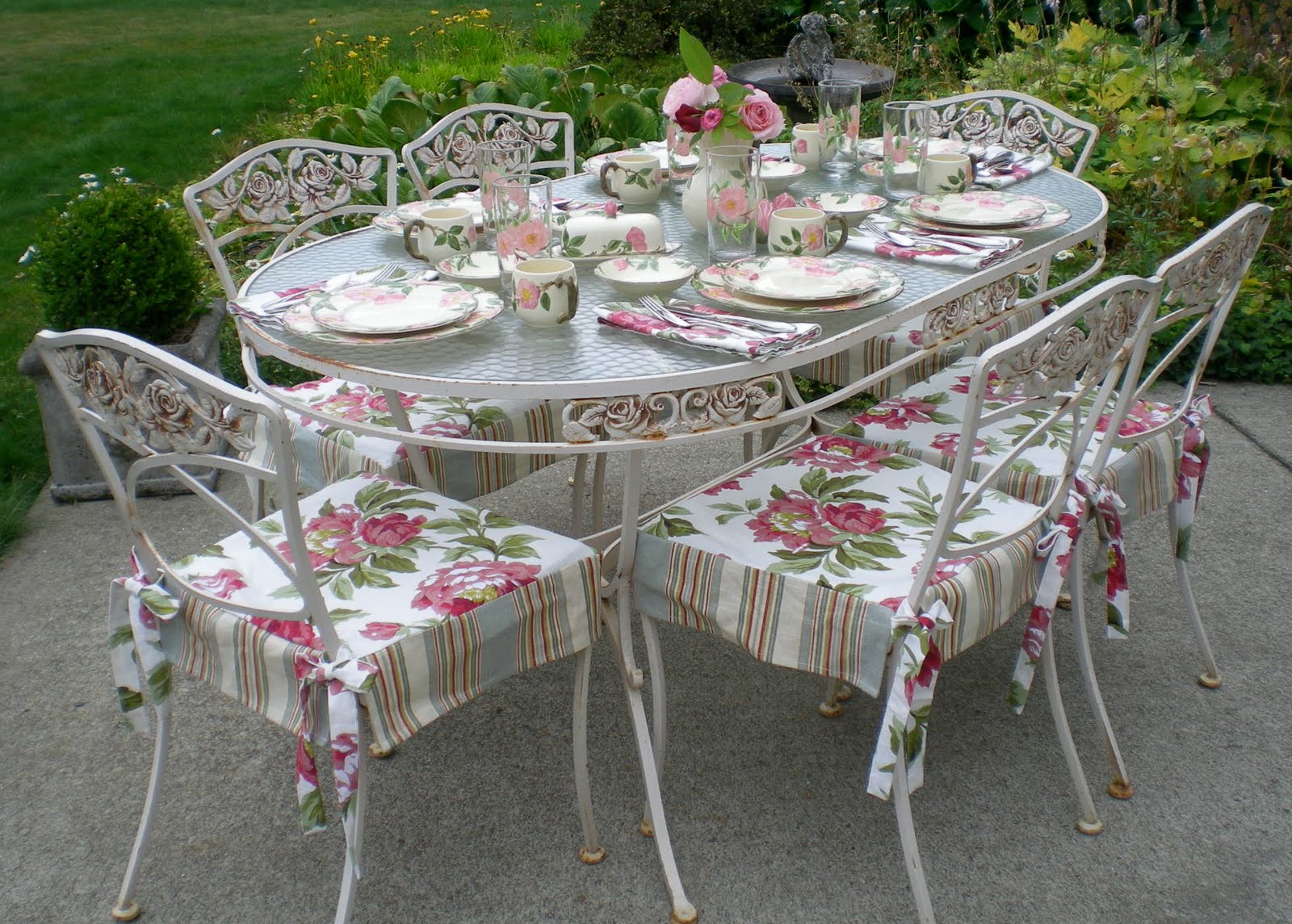 saltbox treasures: Desert Rose Tablescape