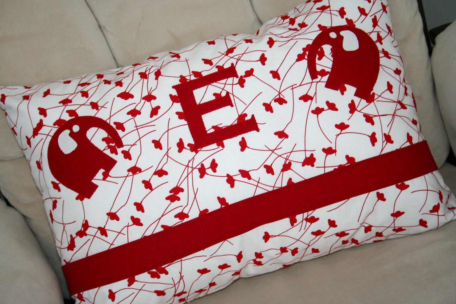 Taylored4Baby: A simple cushion to add a little something...