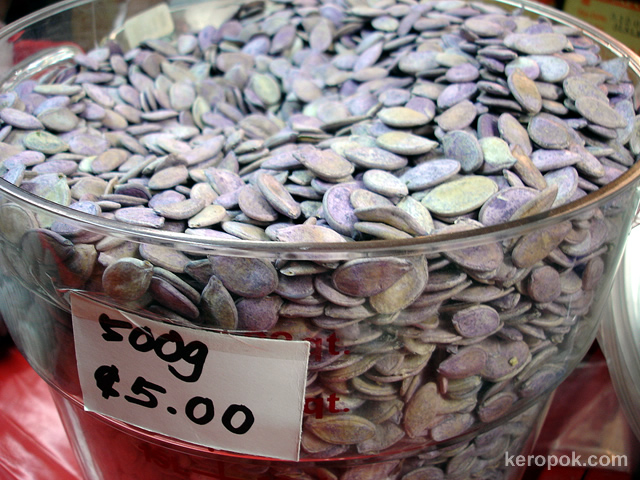 Singapore Food photo: Kua Chee - Eating bird seeds!