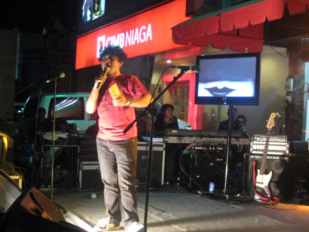 Majalah OUCH!: OUVAL RESEARCH Hadir Di Makassar!!