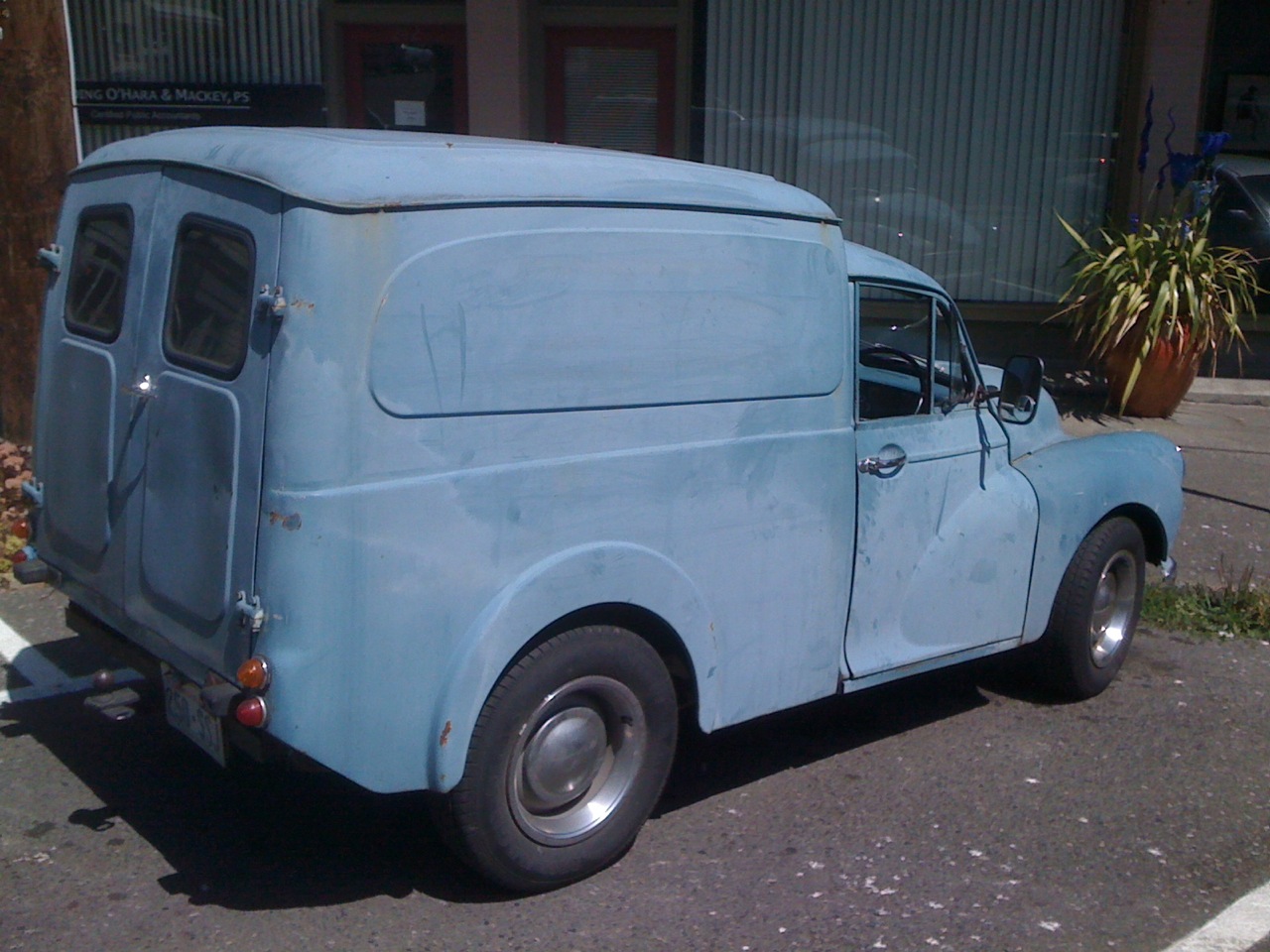 Tamerlane's Thoughts: Carspotting (50): Morris Minor panel van