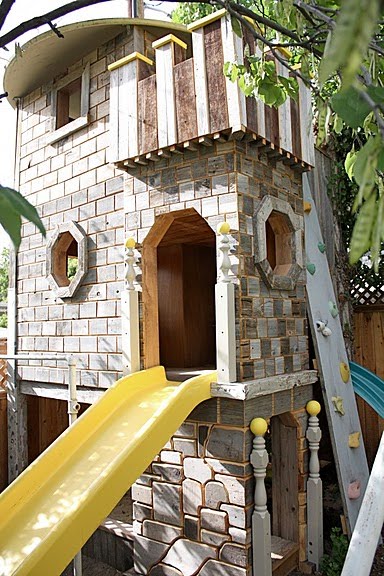 Condo Blues: Coolest Castle Tree House from Repurposed Wood