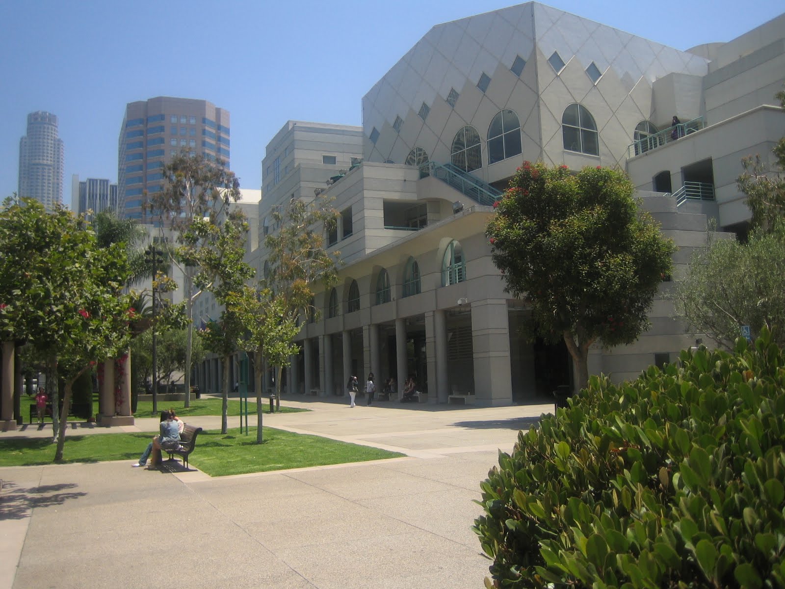 A V I L A A R C H I V E: 3 Days of Fashion 2010 @ FIDM