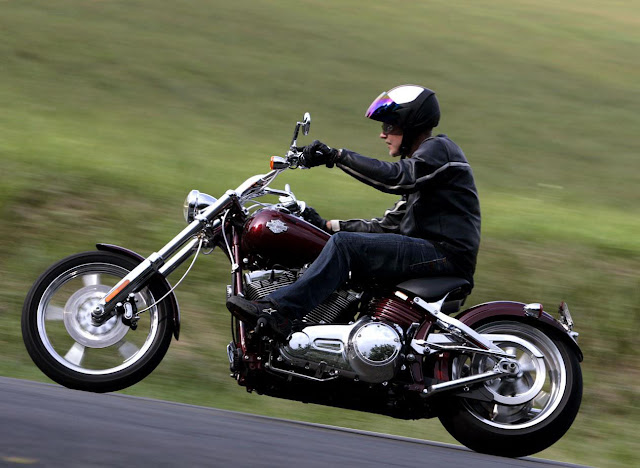 Extreme Machines.: Harley Davidson:Rocker C Review.