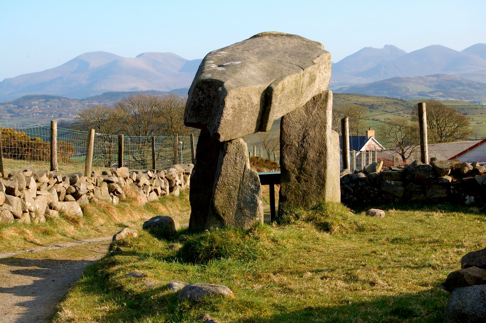 Soulbirder: Legananny Dolmen...