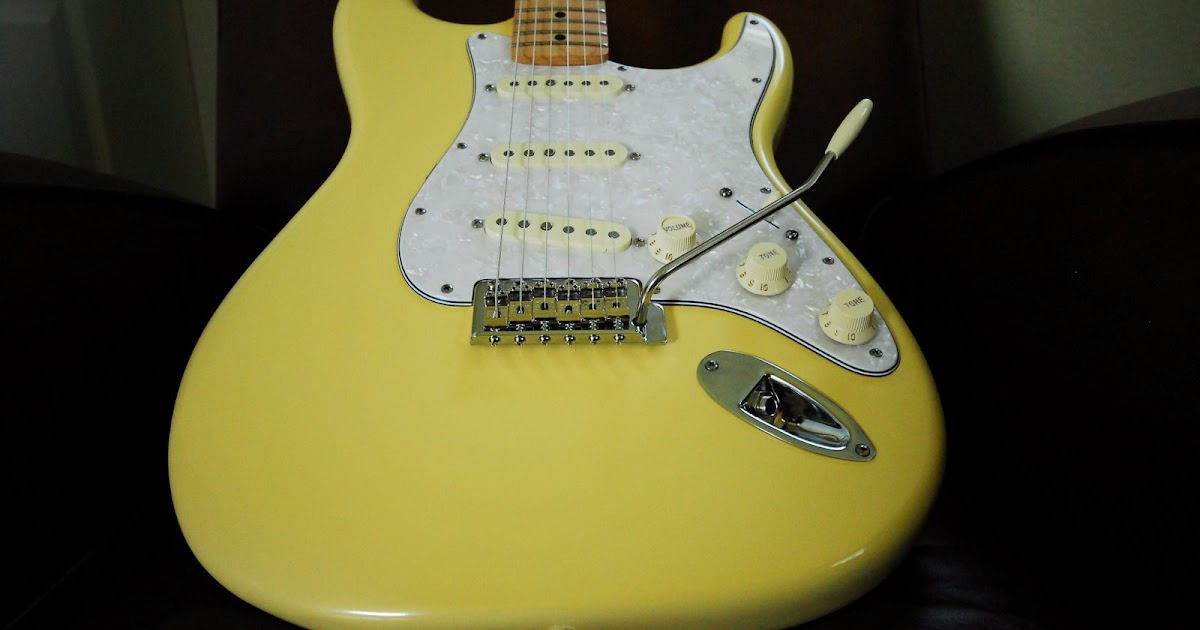 Custom Stratocaster: Custom Stratocaster in Vintage Cream