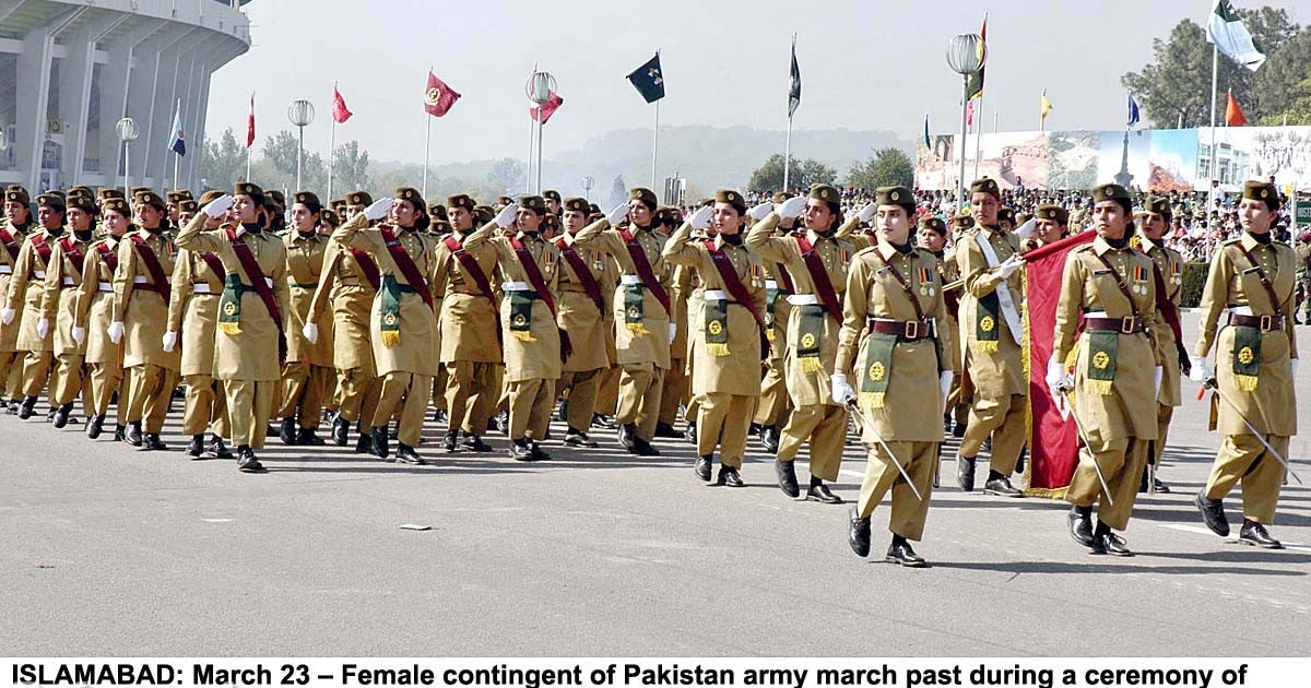 Should girls join Pakistan Army???: Girls in Pakistan Army...!