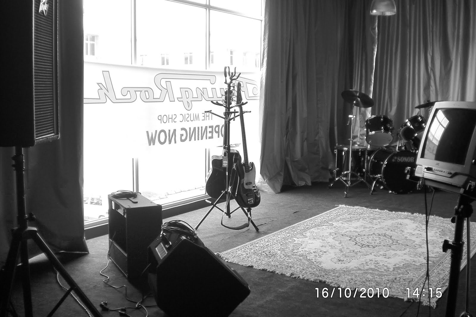 Flying Rock - The Music Shop: ACOUSTIC JAM PAD SESSION