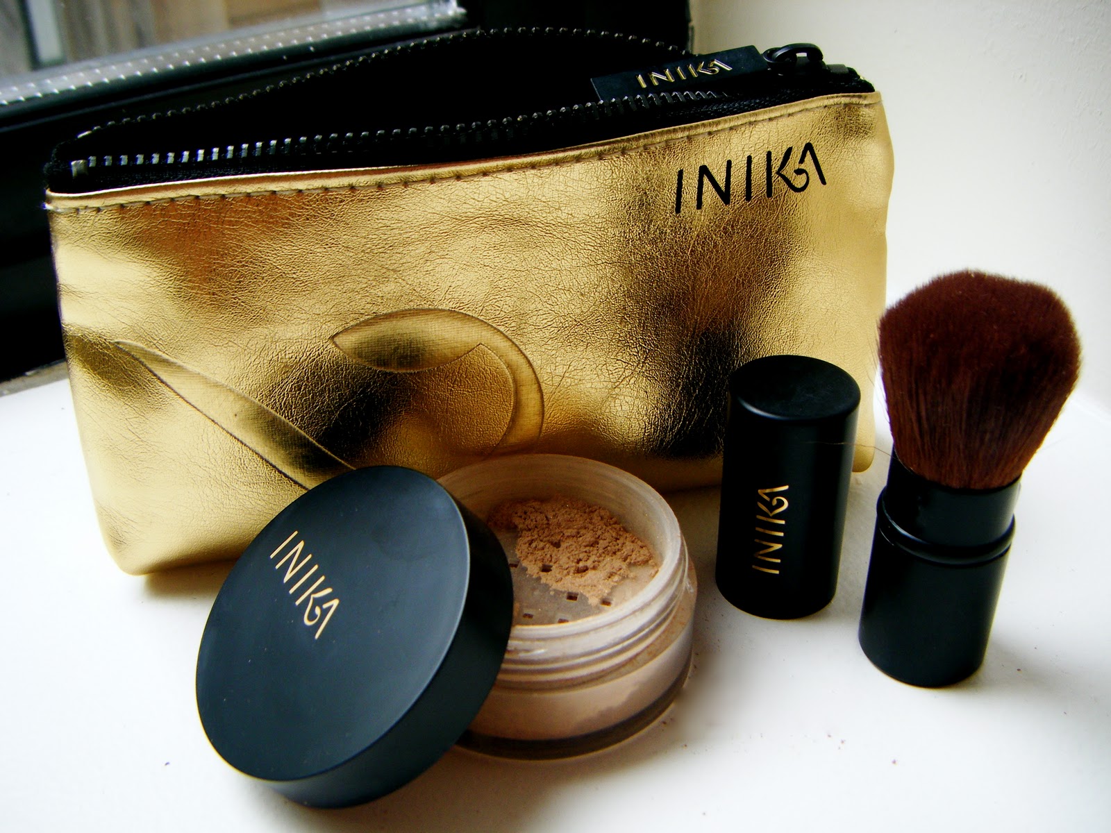 My Makeup Box: Review: Inika Mineral Foundation Powder