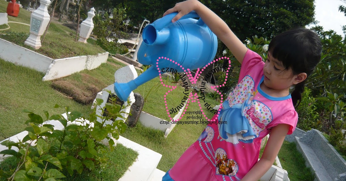 My Small World: Pusara