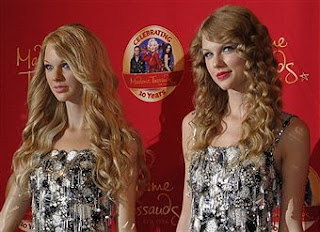 Whole Caboodle :): Taylor Swift Identical Twin?