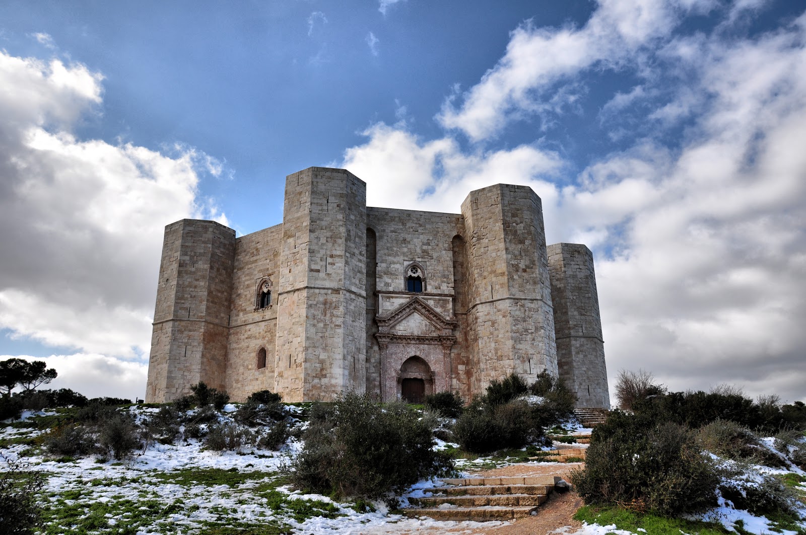 Fall in love with Rome: Castel del Monte