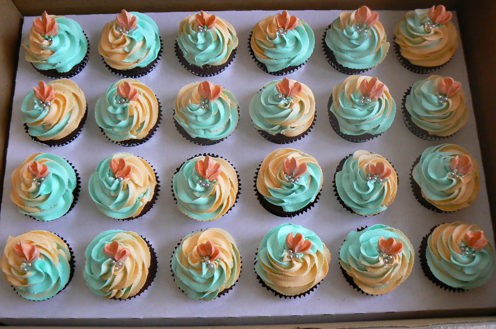 Cakes by Twinnies: Multi Coloured Cupcakes