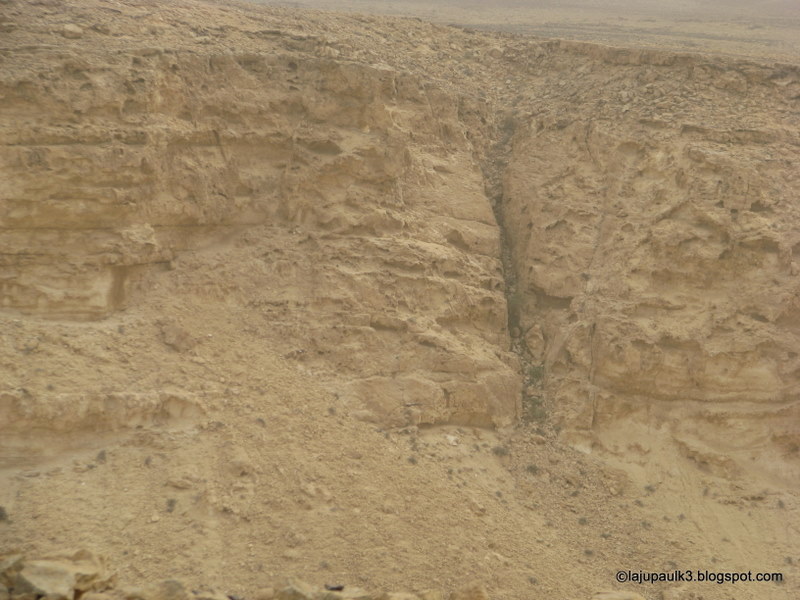 THROUGH THE LAND OF ISRAEL III: The small cleft and the nearby hole in ...
