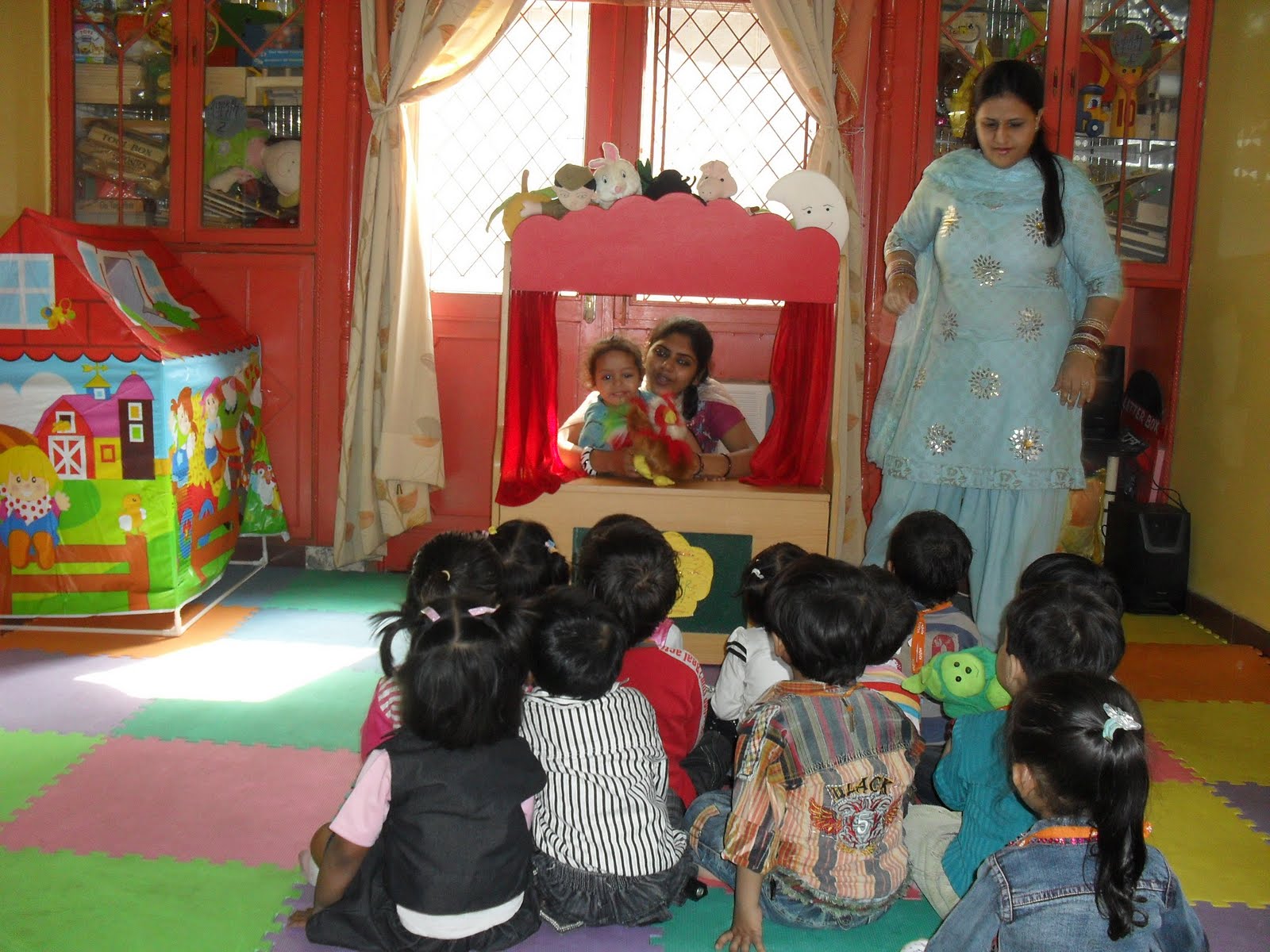 Travels and Mobiles: KIDZEE SCHOOL