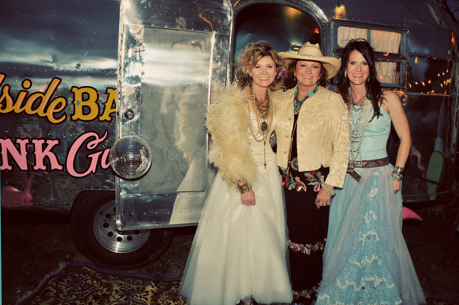 oUr LiFe: junk gypsy prom & miranda's airstream pics