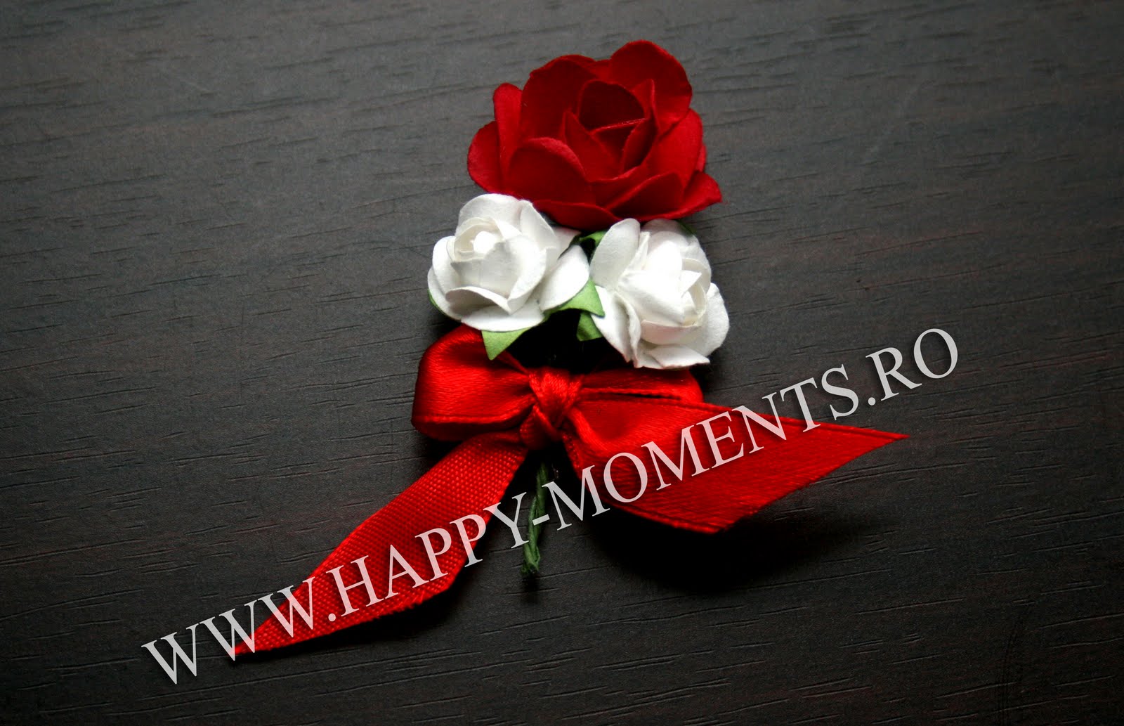 Happy Moments: cocarde pentru invitati - pret 1,5 ron