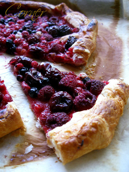 Almond Corner: Rustic berry tart
