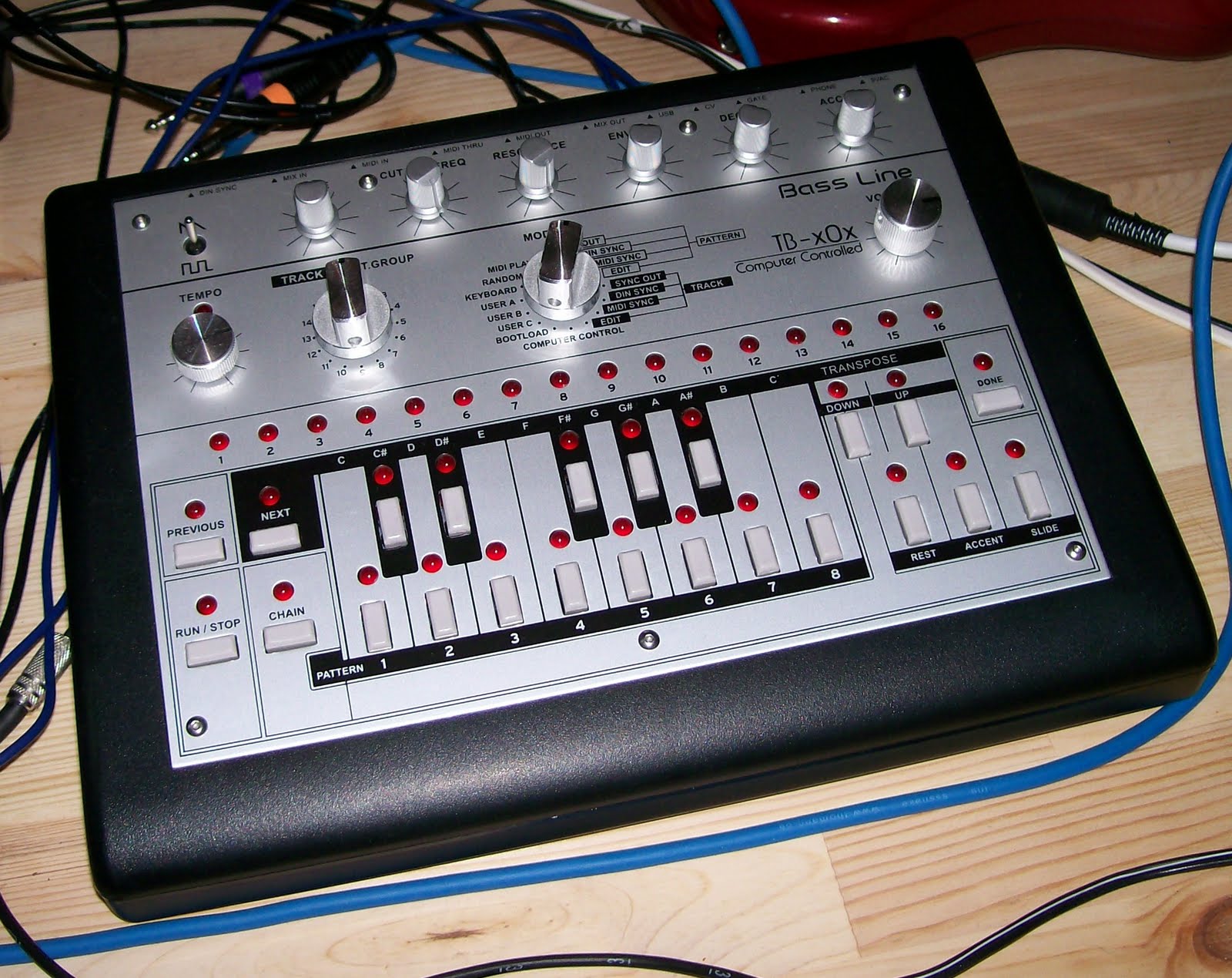 Din Sync: New TB-x0x panels based on my original design