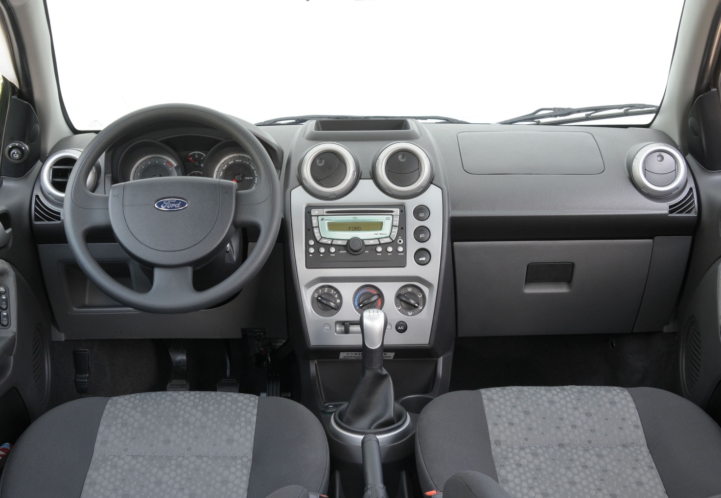 Revista CHIC: .:. CAMPEÃ DE VENDAS DA FORD, LINHA NOVO FIESTA GANHA ...