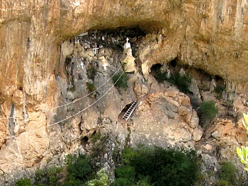 ΤΑΞΙΔΙΑ ΜΕ ΕΝΑΝ ΕΥΡΥΓΩΝΙΟ: ΠΕΖΟΠΟΡΙΑ ΣΤΟ ΡΕΜΑ ΤΗΣ ΓΙΑΝΝΟΥΛΑΣ