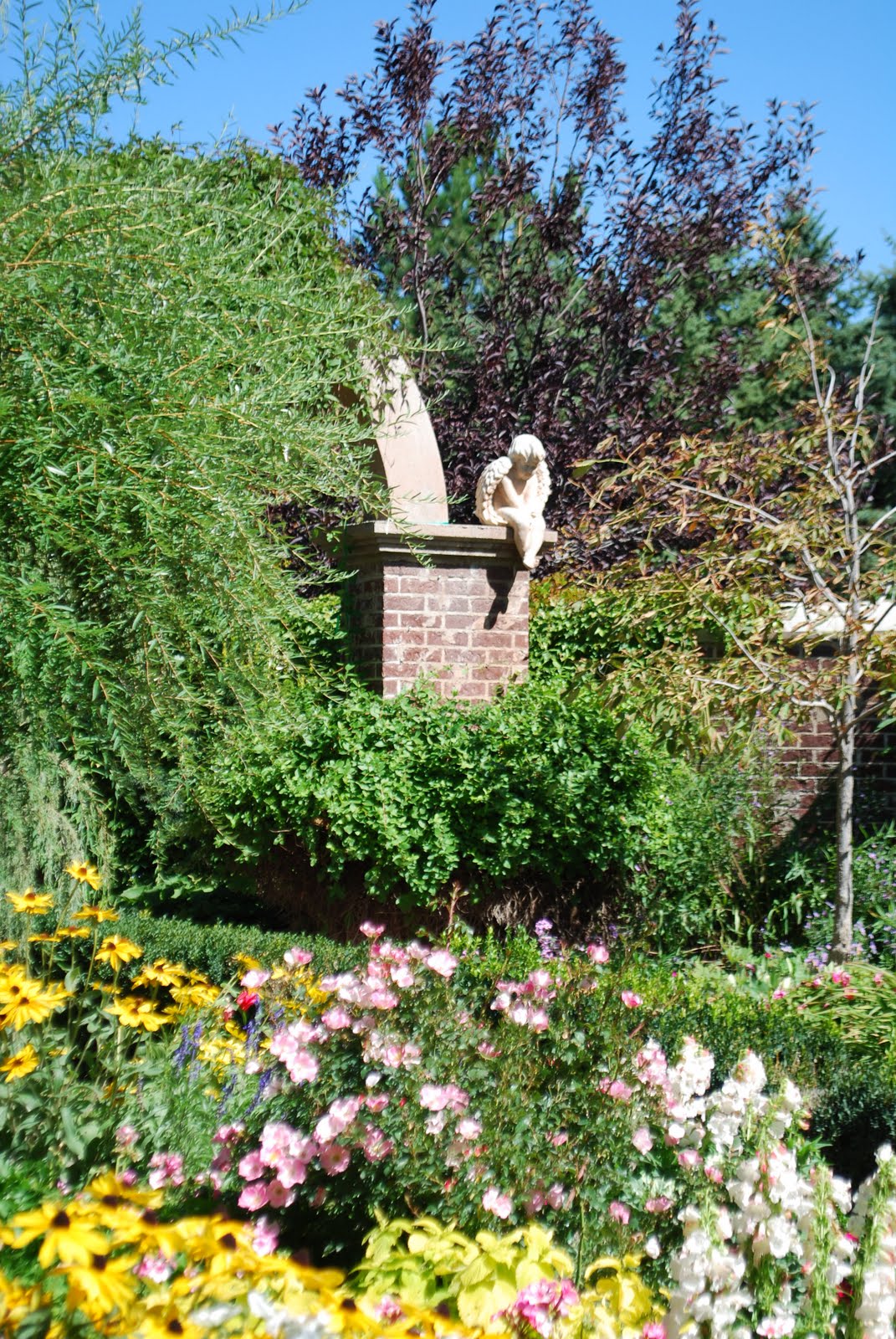 "Isabelle Thornton" Le Chateau des Fleurs: The secret Garden