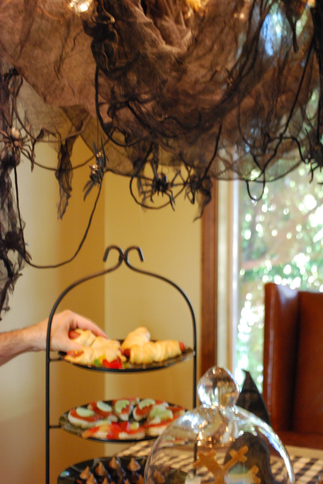 "Isabelle Thornton" Le Chateau des Fleurs: Practical magic Party or ...