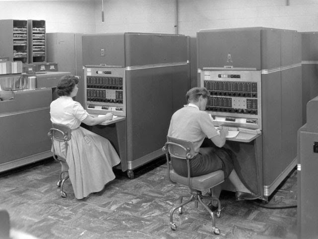 HISTORIA DE LA COMPUTADORA: TERCERA GENERACION