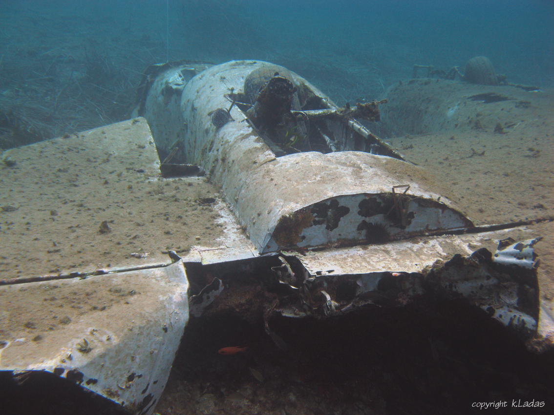 Kostas Ladas photography: Βυθισμένο αεροσκάφος RU-21A στην Ανάβυσσο