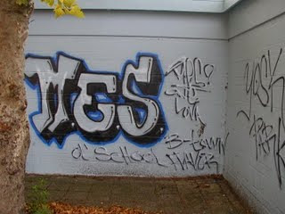 symbol blood piru knowledge on the wall | Blood Piru Knowledge