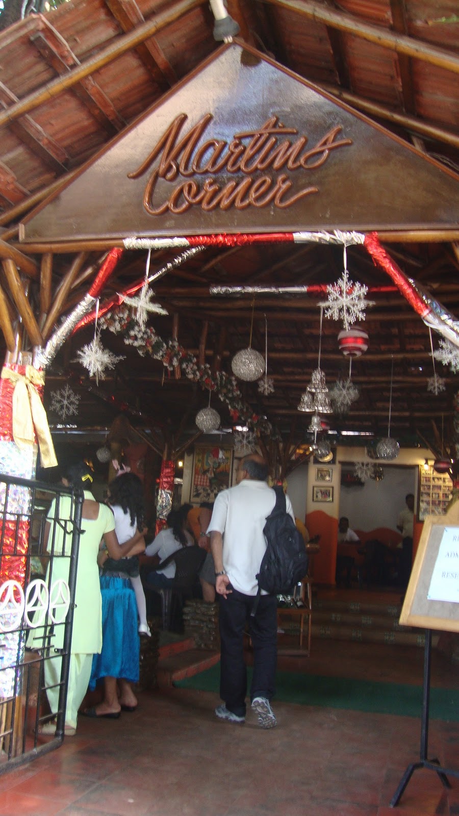 FOND OF FOOD!!: Martins Corner - South Goa