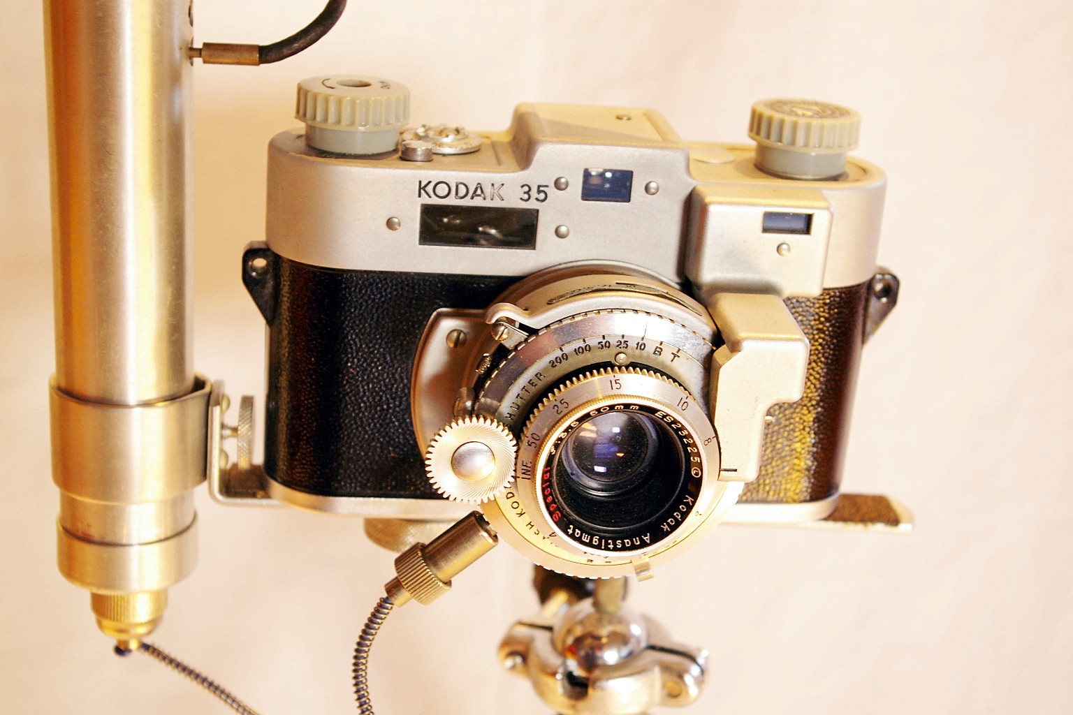 CLIC-CAMERAS: La KODAK 35 RF, ese extraño aparato.