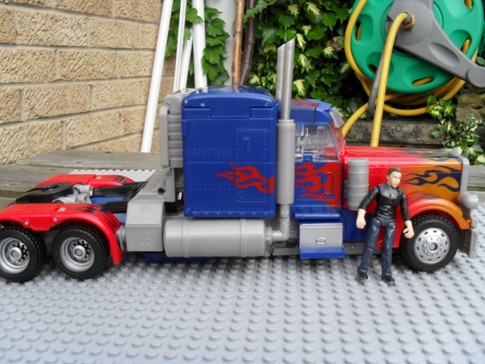 Rancorman's Ramblings: Transformers Leader Optimus Prime Review