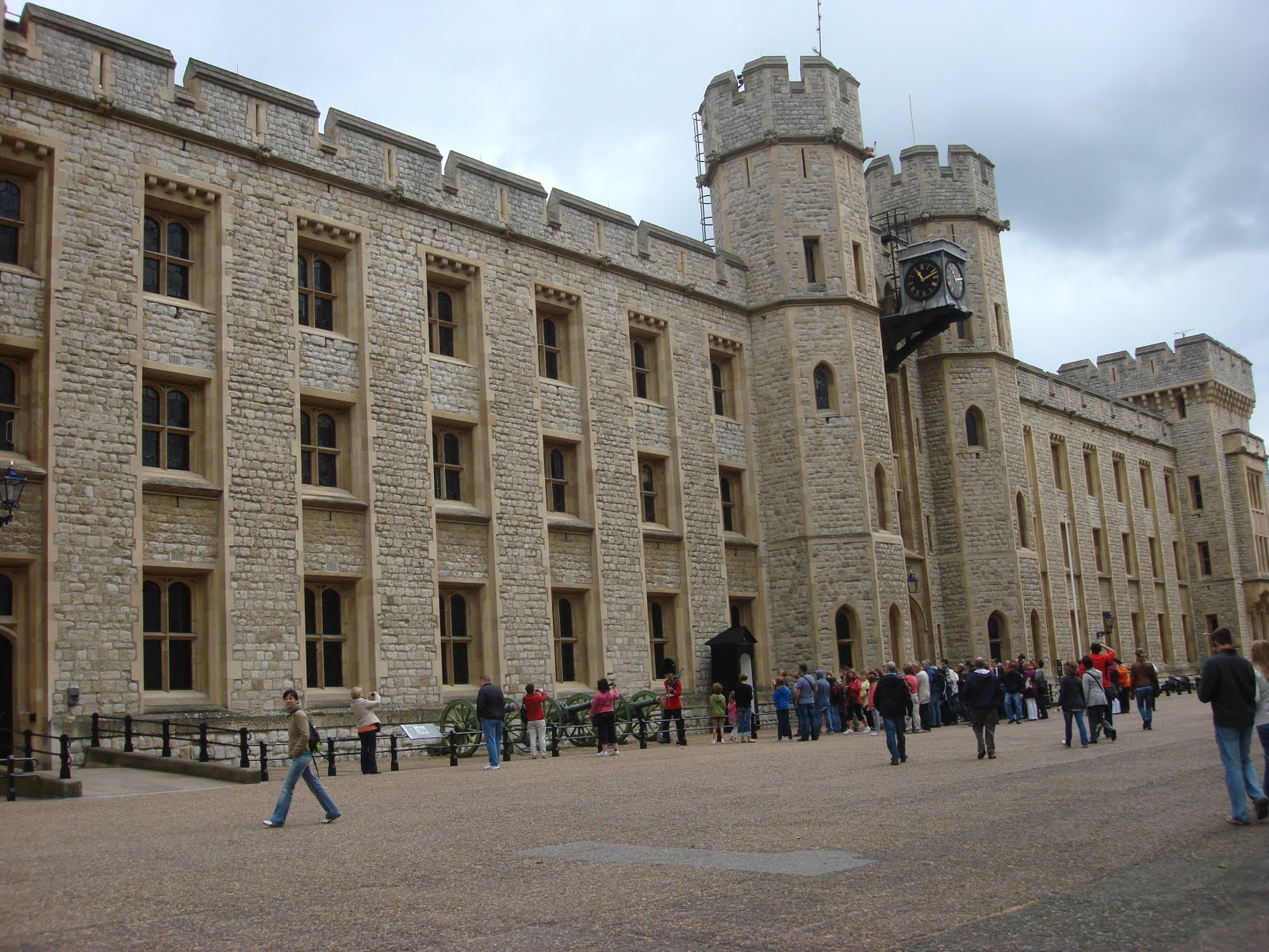 I want to see the world: The Tower of London------Kings, Queens and Queues