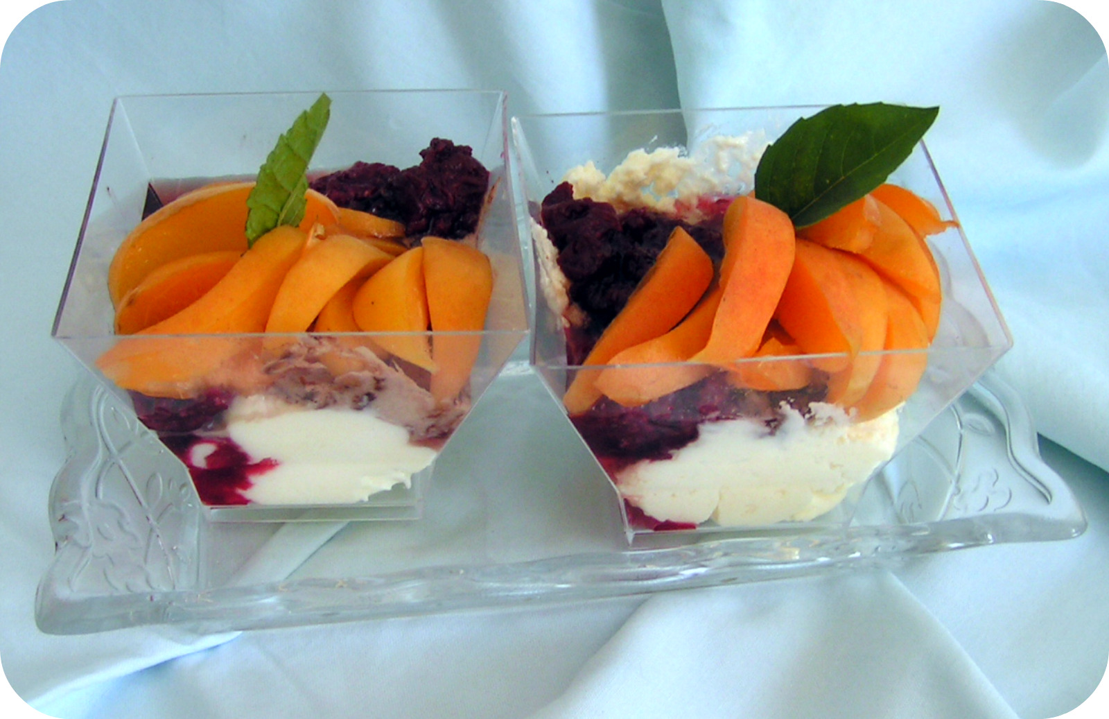 PASIUNI: DESERT USOR CU PETALE DE TRANDAFIR SI CAISE