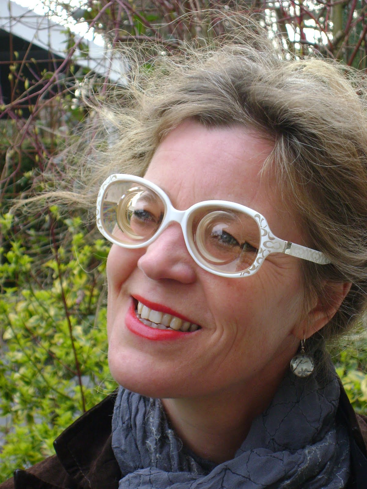 Ladies behind crystal veil: Hiska 208