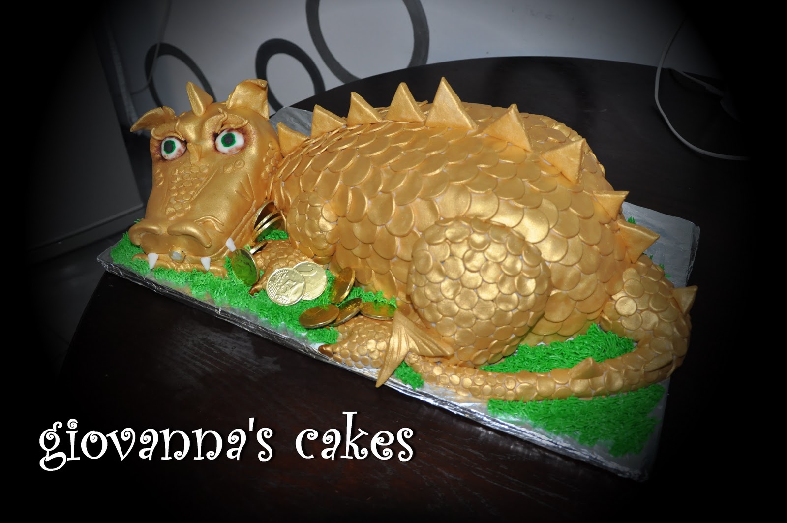 giovanna's cakes: dragon cake