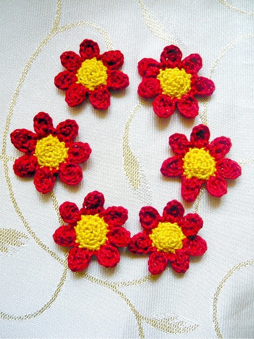 Hainute Colorate...: Floricele crosetate