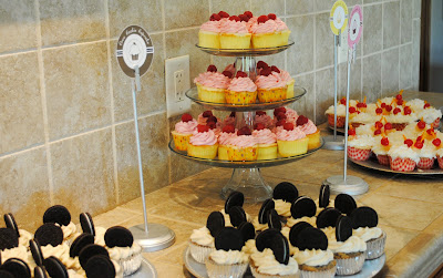 Homemade By Holman: Invitations to Dessert: Cupcake Bar